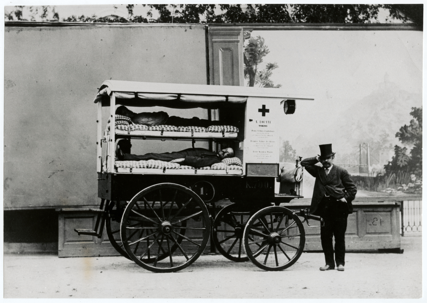 A controversial emblem - Cross-Files | ICRC Archives, audiovisual and ...